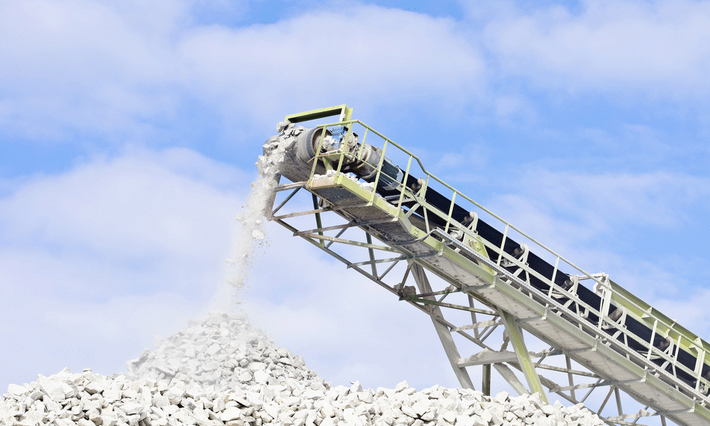 Two UAE quarries shut down for violating regulations