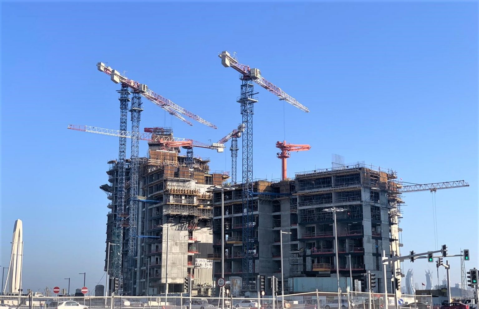 Raimondi cranes building Qatar waterfront development